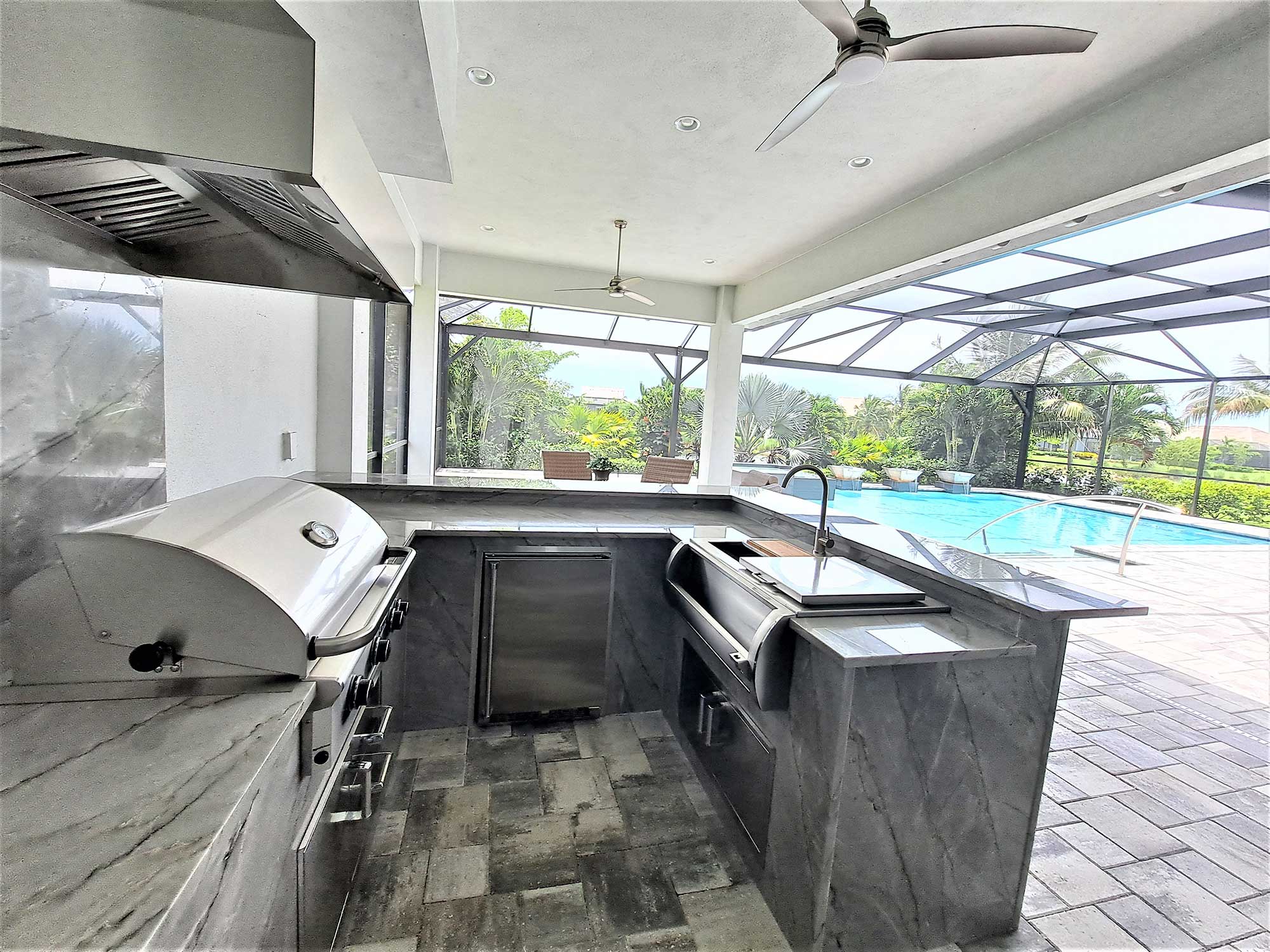 Quartzite Entertaining Oasis - Smoky Stone