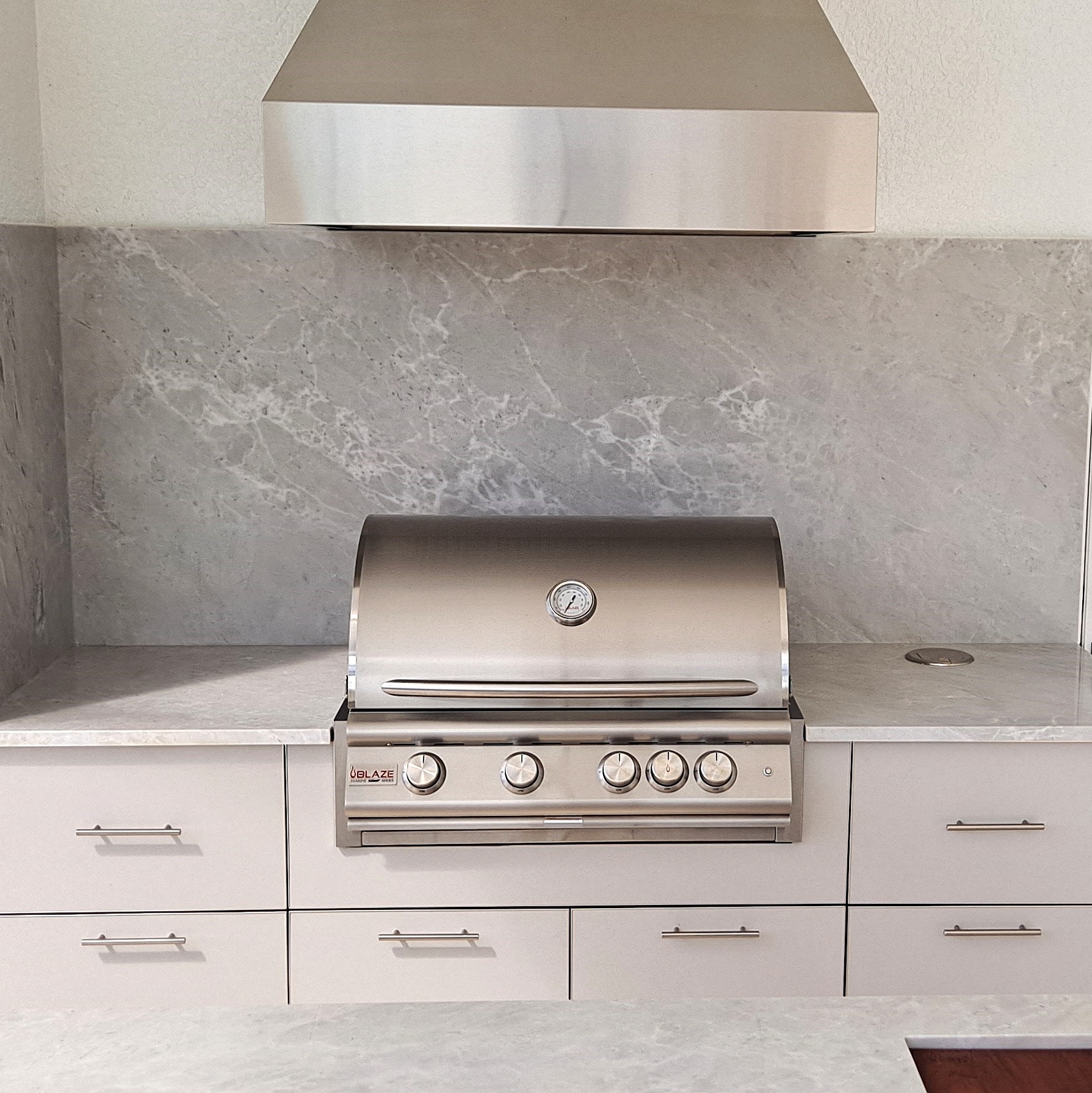 Blaze 32" 4-Burner NG Grill w/ IR & LH | Smoky Stone Naples, FL