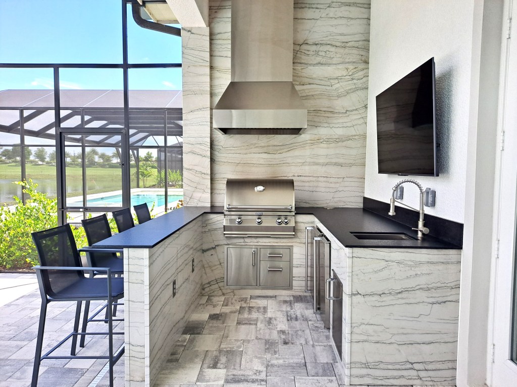 Stone Outdoor Kitchen Construction | Smoky Stone Naples, FL
